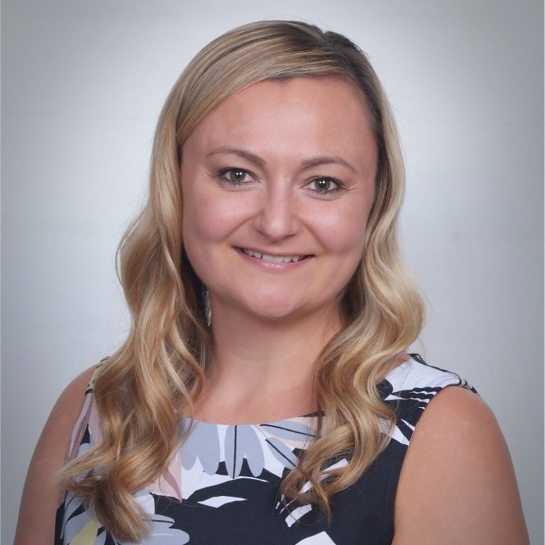 From the Front-lines to the Chorus Team: Alyssa Berg’s Journey from ...